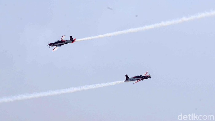 Parade dan Atraksi Pesawat Meriahkan HUT ke-78 RI Parade dan Atraksi Pesawat Meriahkan HUT ke-78 RI