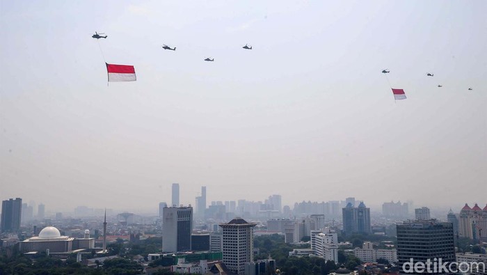 Parade dan Atraksi Pesawat Meriahkan HUT ke-78 RI Parade dan Atraksi Pesawat Meriahkan HUT ke-78 RI