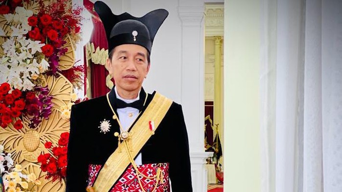 Jokowi Pakai Ageman Songkok Singkepan Ageng Di Upacara Hut Ke 78 Ri