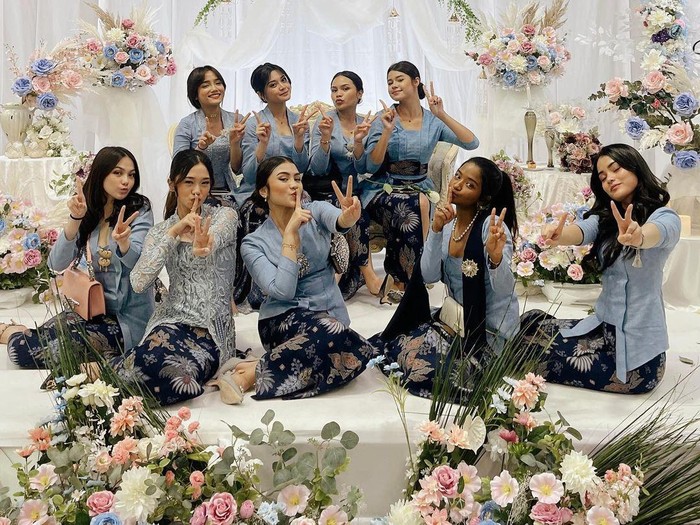 Momen Seru Azizah Putri Andre Rosiade Bareng Bestie Bridal Shower-Nikah Momen Seru Azizah Putri Andre Rosiade Bareng Bestie Bridal Shower-Nikah