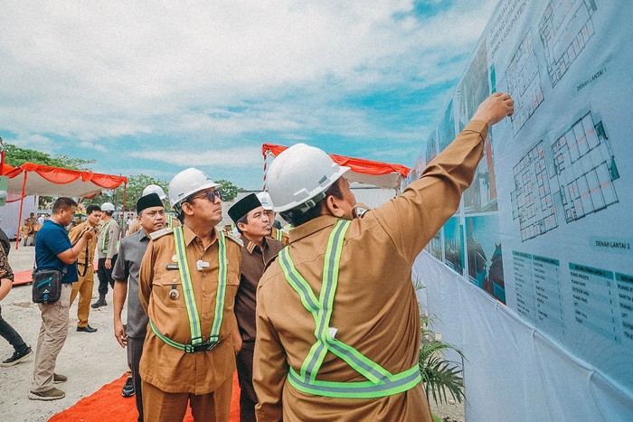 Bupati Sumenep Harap Pembangunan Gedung DPRD Baru Rampung Sesuai Target Bupati Sumenep Harap Pembangunan Gedung DPRD Baru Rampung Sesuai Target