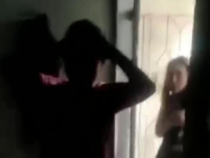 Heboh Video Suami Gerebek Istri Selingkuh di Indekos Tanjabbar Heboh Video Suami Gerebek Istri Selingkuh di Indekos Tanjabbar