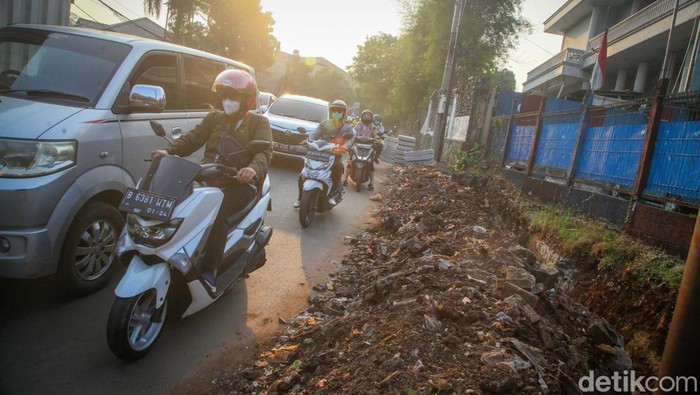 Lalin ke Lebak Bulus Macet, Pemotor Lawan Arah Berjamaah