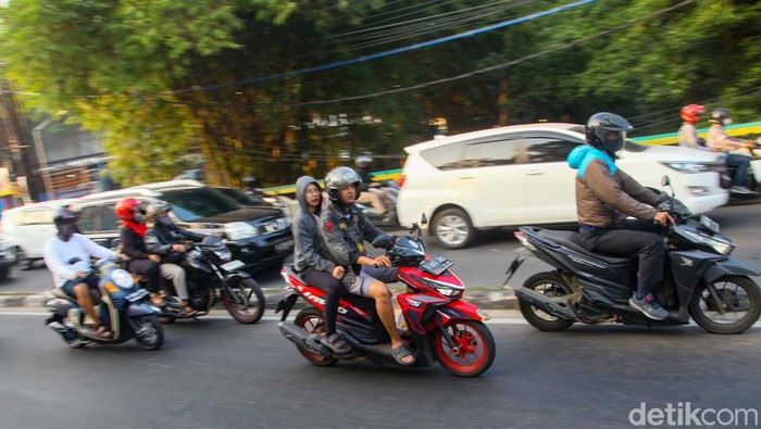 Lalin ke Lebak Bulus Macet, Pemotor Lawan Arah Berjamaah