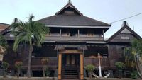 Mengenal Rumah Adat Suku Bugis: Sejarah, Arsitektur, dan Makna Filosofisnya