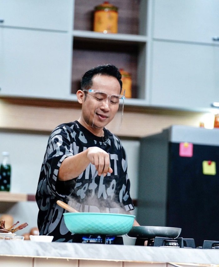 Seru! Momen Denny Cagur Makan Bareng Marshel hingga Luna Maya