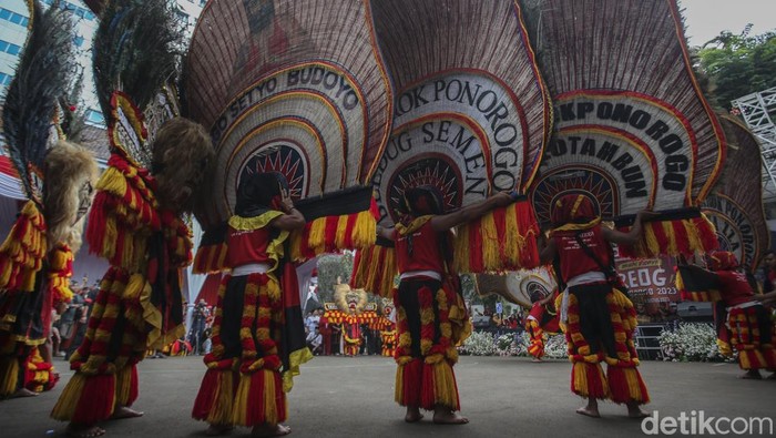 Melihat Lebih Dekat Tari Reog Ponorogo