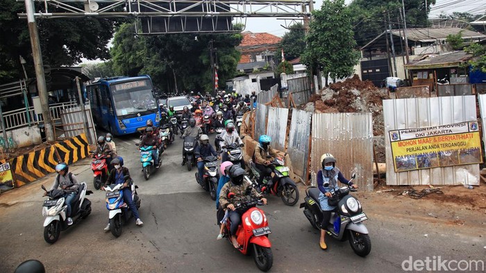 Ini Proyek Gorong-gorong yang Bikin Lebak Bulus Macet Panjang Ini Proyek Gorong-gorong yang Bikin Lebak Bulus Macet Panjang