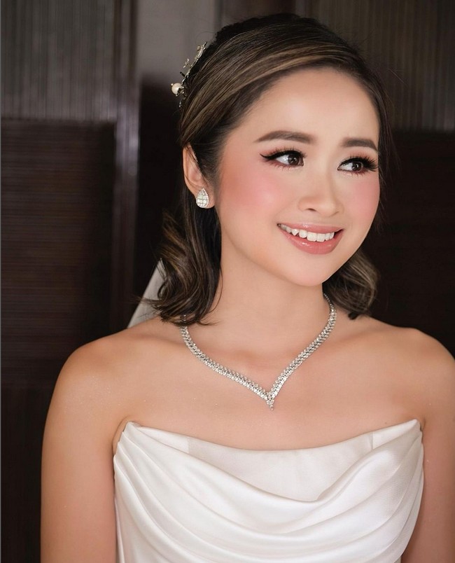 8 Gaya Clean Minimalis Gritte Agatha Saat Menikah dengan Arif Hidayat 8 Gaya Clean Minimalis Gritte Agatha Saat Menikah dengan Arif Hidayat