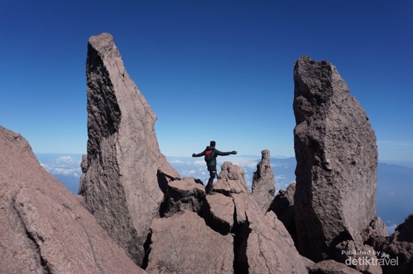 Gunung Raung dengan Jalur Terekstrem dan Puncak yang Megah