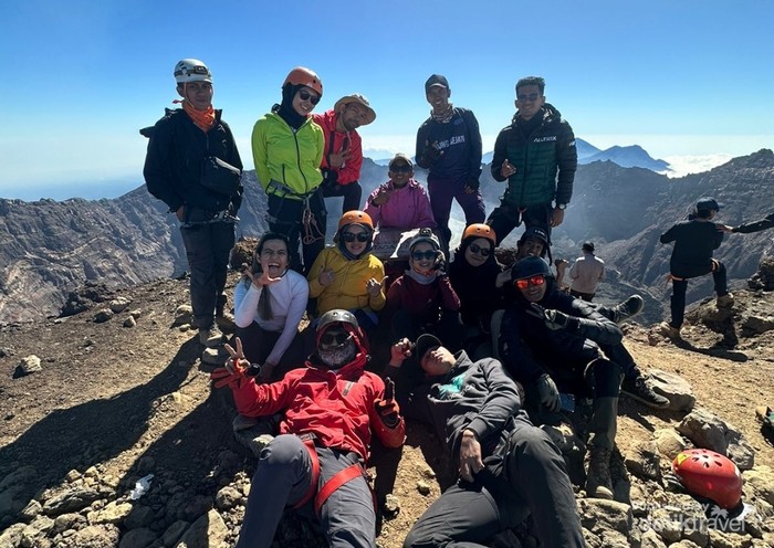 Gunung Raung dengan Jalur Terekstrem dan Puncak yang Megah