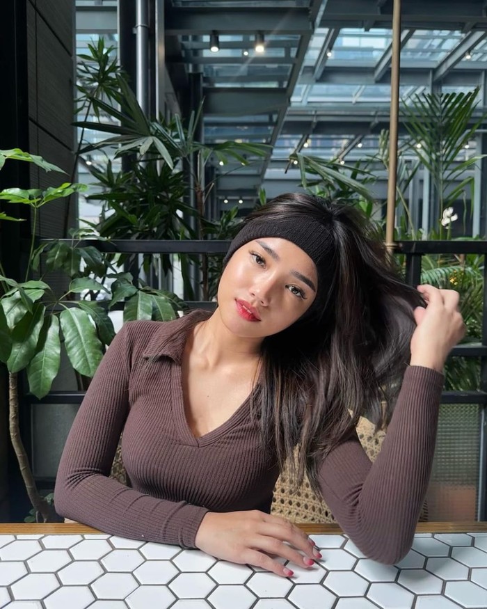 5 Potret Fuji An Sedih Ditinggal Teman-temannya Menikah