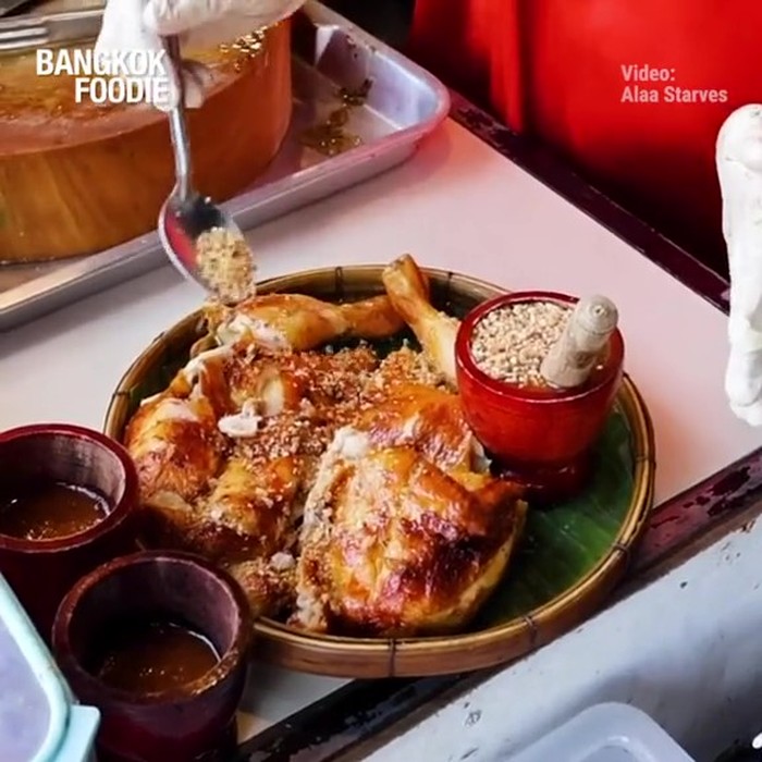 Cantik! Penjual Ayam Kaki Lima Ini Bikin Pelanggannya Terpana