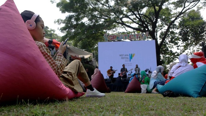 Ratusan UMKM Meriahkan West Java Festival 2023