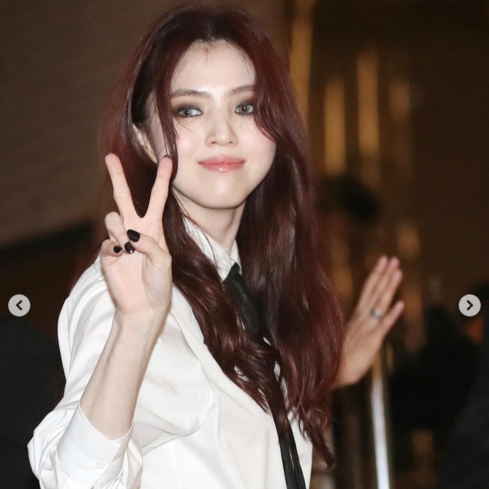 7 Potret Tomboy Ala Han So Hee yang Tetap Cantik di Acara DIOR