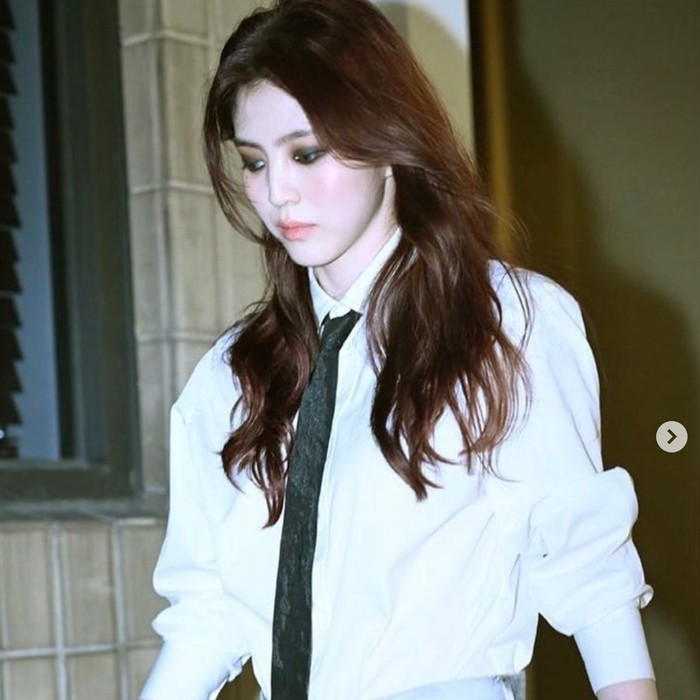 7 Potret Tomboy Ala Han So Hee yang Tetap Cantik di Acara DIOR