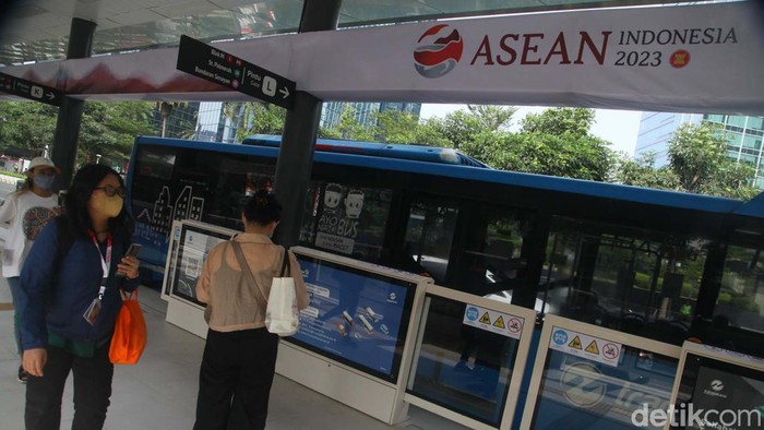 Halte Karet Kembali Layani Penumpang TransJakarta