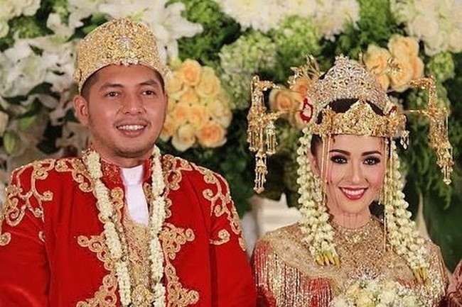 7 Inspirasi Pernikahan Artis Adat Betawi, Bintang Emon Hingga Chua Kotak
