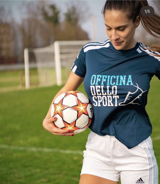 Foto Pesepak Bola Tercantik Italia yang Jadi Sorotan, Sering Pamer Foto ...