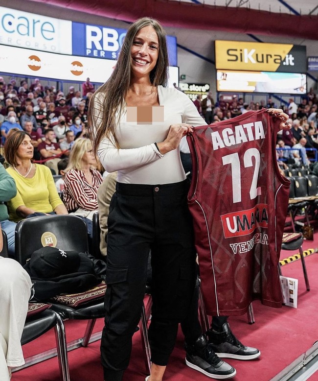 Foto Pesepak Bola Tercantik Italia yang Jadi Sorotan, Sering Pamer Foto ...