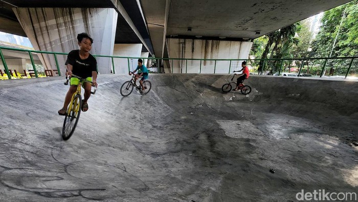 Memanfaatkan Waktu Senggang untuk Bermain Sepeda