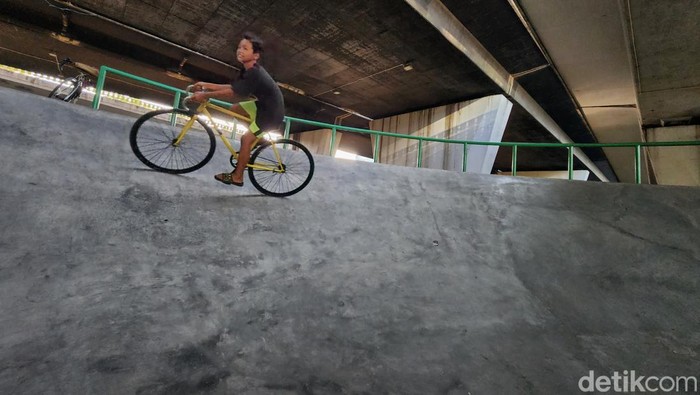 Memanfaatkan Waktu Senggang untuk Bermain Sepeda