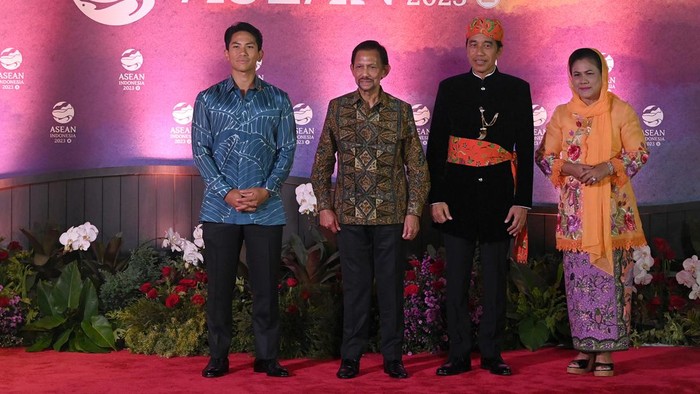 Jokowi di Gala Dinner KTT ASEAN: Enjoy the Best Work of Indonesian Youth Jokowi di Gala Dinner KTT ASEAN: Enjoy the Best Work of Indonesian Youth