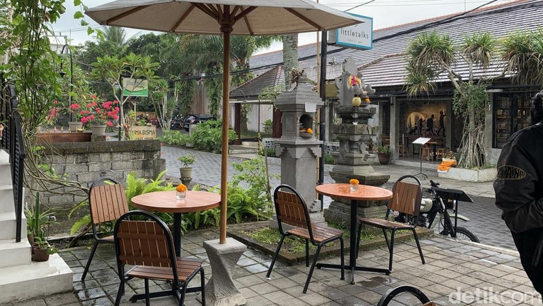 Little Talks Kedai Kopi di Ubud Punya Perpustakaan dan Bioskop Mungil