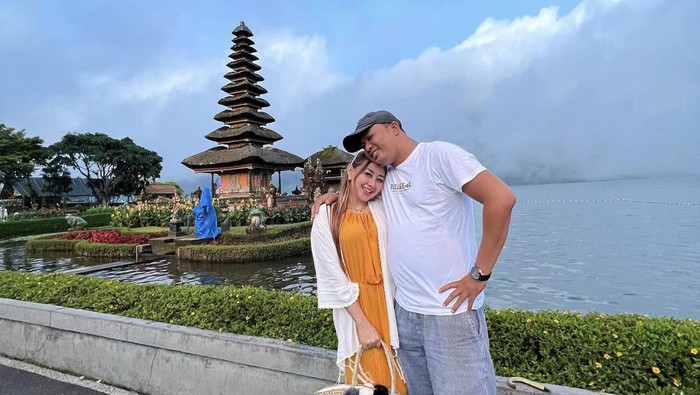 Potret Liburan Luluk Nuril, Seleb TikTok Istri Polisi yang Viral ...