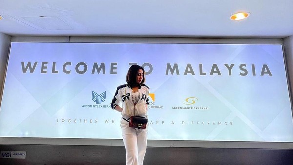 Potret Liburan Luluk Nuril, Seleb TikTok Istri Polisi yang Viral ...
