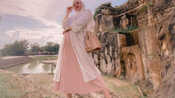 Potret Liburan Luluk Nuril, Seleb TikTok Istri Polisi yang Viral ...