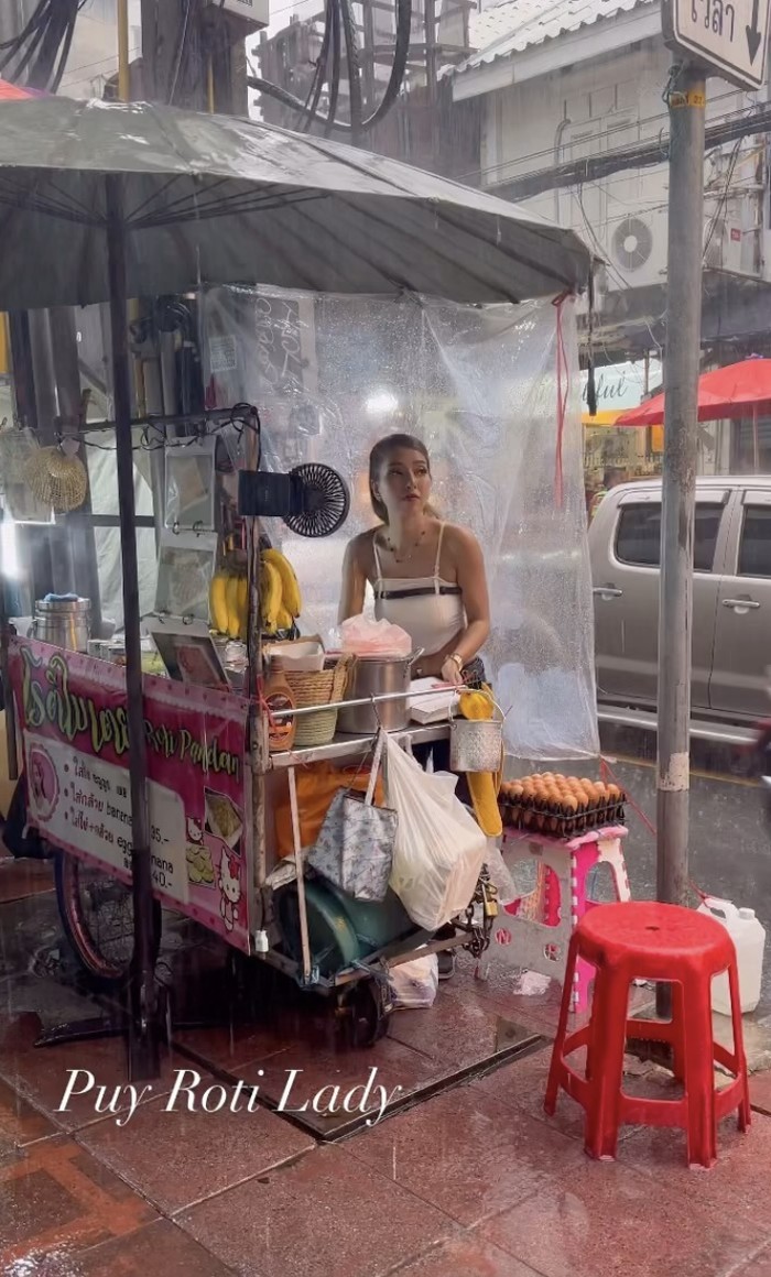 10 Potret Penjual Roti Cantik Viral di Thailand, Kini Jadi YouTuber!