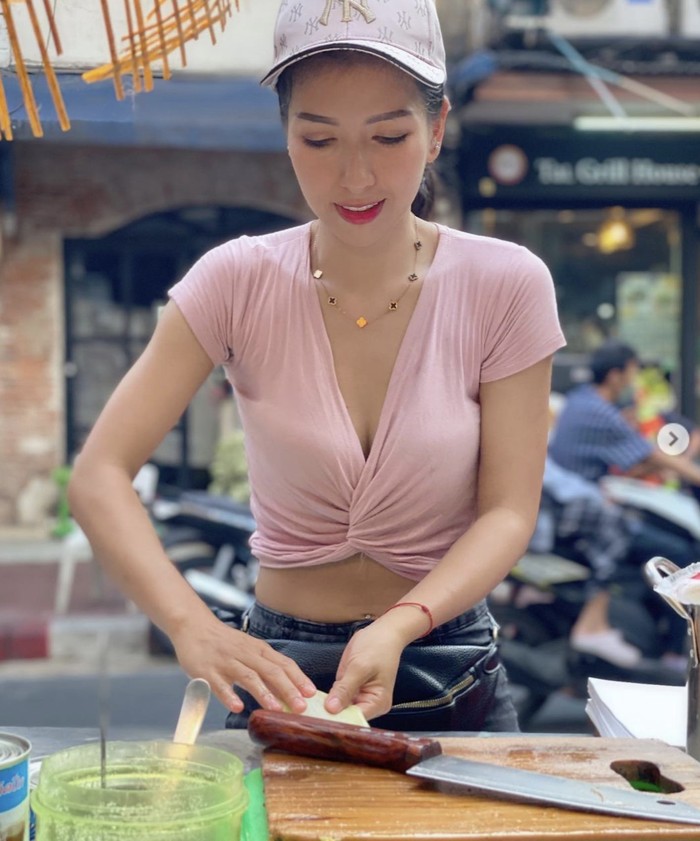 10 Potret Penjual Roti Cantik Viral di Thailand, Kini Jadi YouTuber! - Foto 4