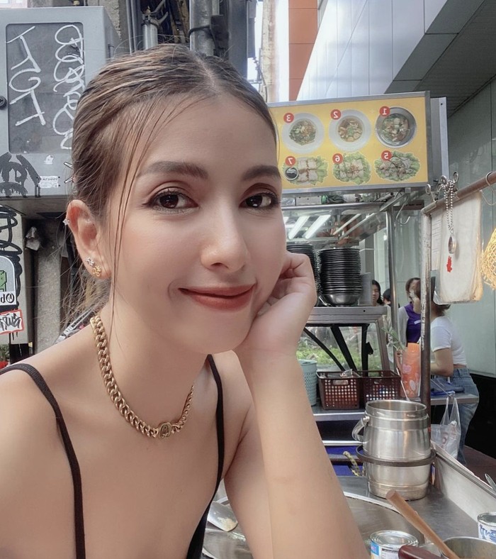 10 Potret Penjual Roti Cantik Viral di Thailand, Kini Jadi YouTuber!