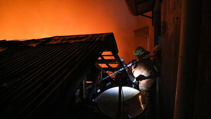 Api Berkobar di Tambora Api Berkobar di Tambora