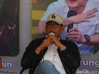 Refly Harun Dilempar Botol saat Diskusi Bareng Rocky Gerung di Sleman