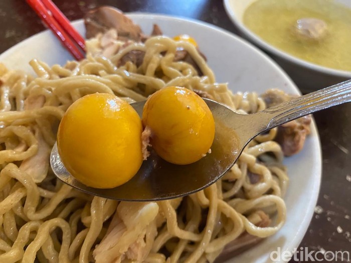 Sarapan Bakmi Ayam Kampung Enak Paling Legendaris di Jakarta Barat