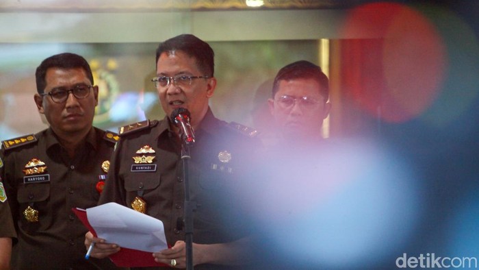 Kejagung Kembali Tahan Tersangka Kasus Korupsi BTS Kominfo Kejagung Kembali Tahan Tersangka Kasus Korupsi BTS Kominfo