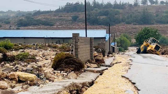 Libya Diterjang Badai Dahsyat, Jalanan Ambles-Mobil Rusak