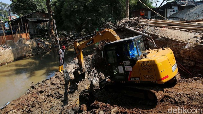 Melihat Progres Pembangunan Jembatan Kali Angke Tangsel