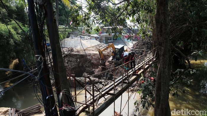 Melihat Progres Pembangunan Jembatan Kali Angke Tangsel