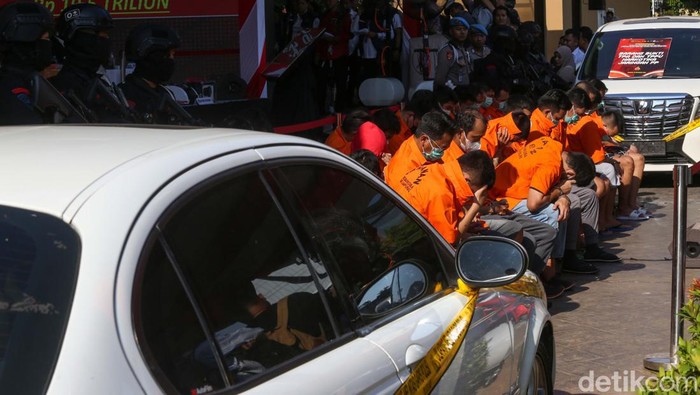 Wajah-wajah Lesu Tersangka Narkoba Jaringan Internasional