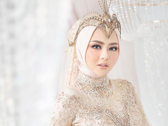 Jenita Janet Cerita Berikan Papan Uang Besar Saat Ultah Suami Jenita Janet Cerita Berikan Papan Uang Besar Saat Ultah Suami