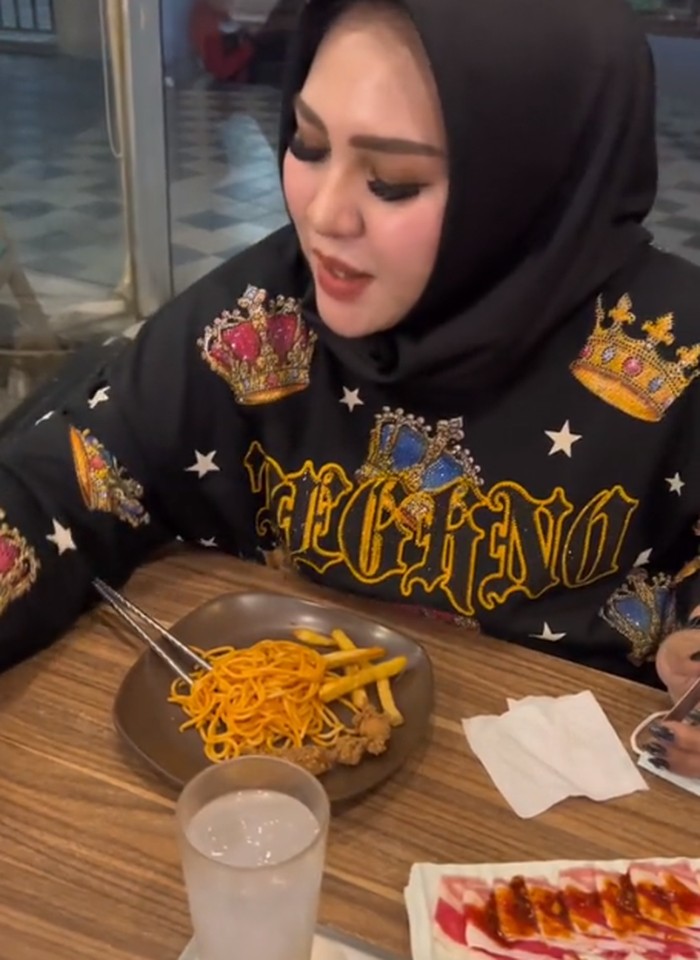 Hobi Pamer Emas, Mira Hayati Juga Senang Kulineran Hingga ke Thailand