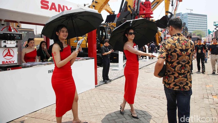 Pemanis yang Bikin Betah Pengunjung di Pameran Alat Berat