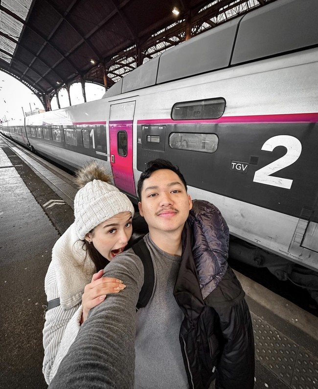 7 Gaya Pacaran Azriel Hermansyah dan Sarah Menzel, Manis Ala-ala Gen Z