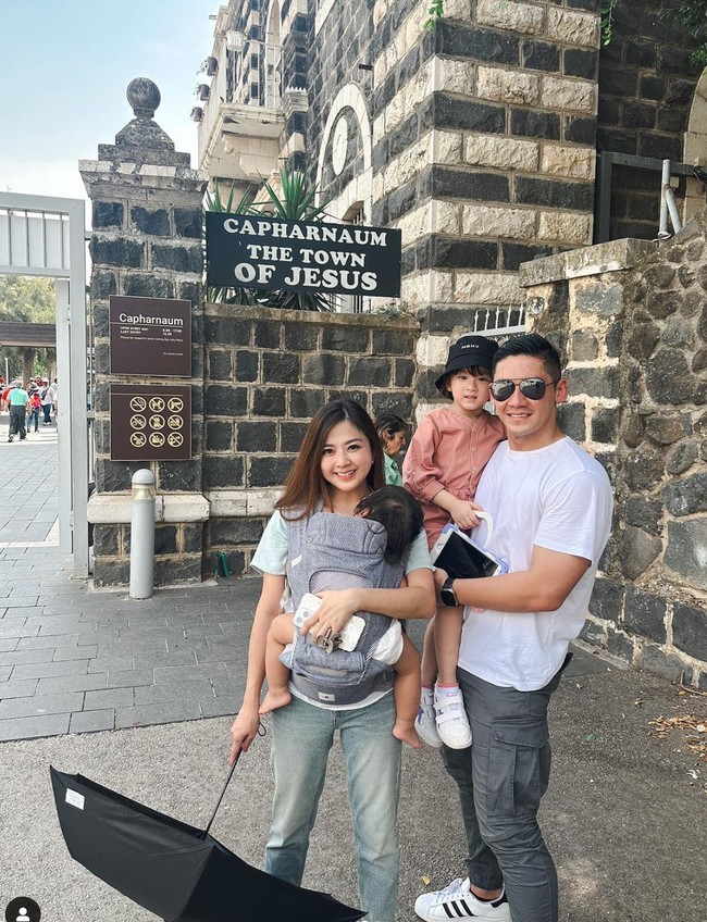 7 Foto Samuel Zylgwyn & Franda ke Israel, Perdana Ajak 2 Anak ke Luar ...