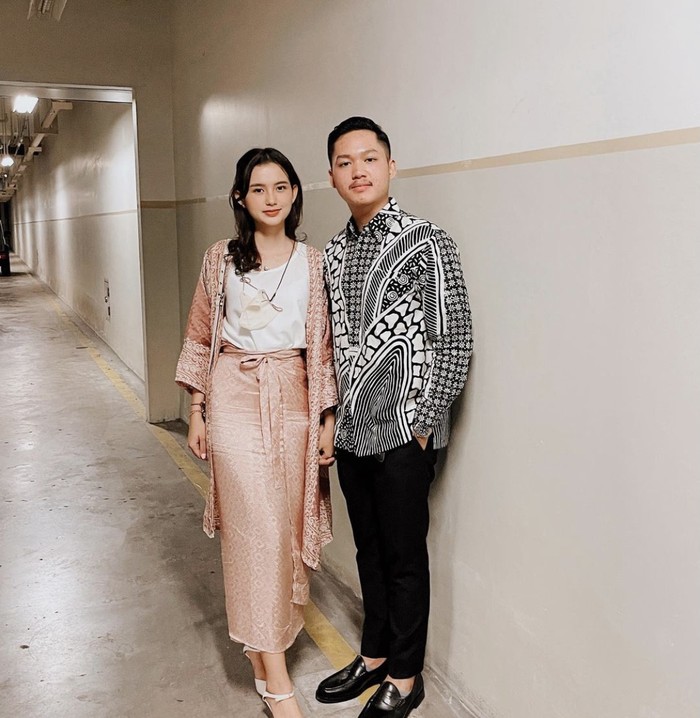 10 Potret Kemesraan Sarah Menzel dan Azriel Hermansyah yang Segera Menikah