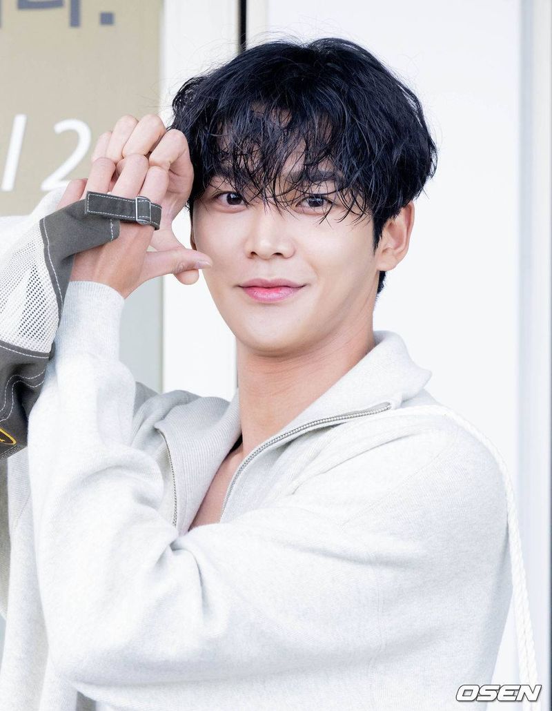 Rowoon Sebut Karier di SF9 Batu Loncatan Demi Jadi Aktor, Tuai Perdebatan