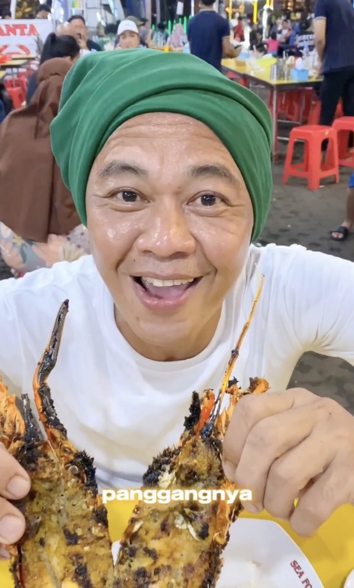 Heboh! Aksi Nyak Kopsah Masak dan Layani Pembeli Oseng Bang Madun